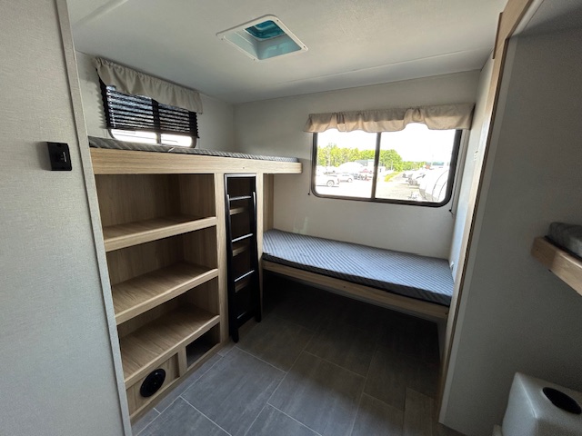 Roulotte Heartland Prowler Lynx 3209BH 2025 - Escale VR